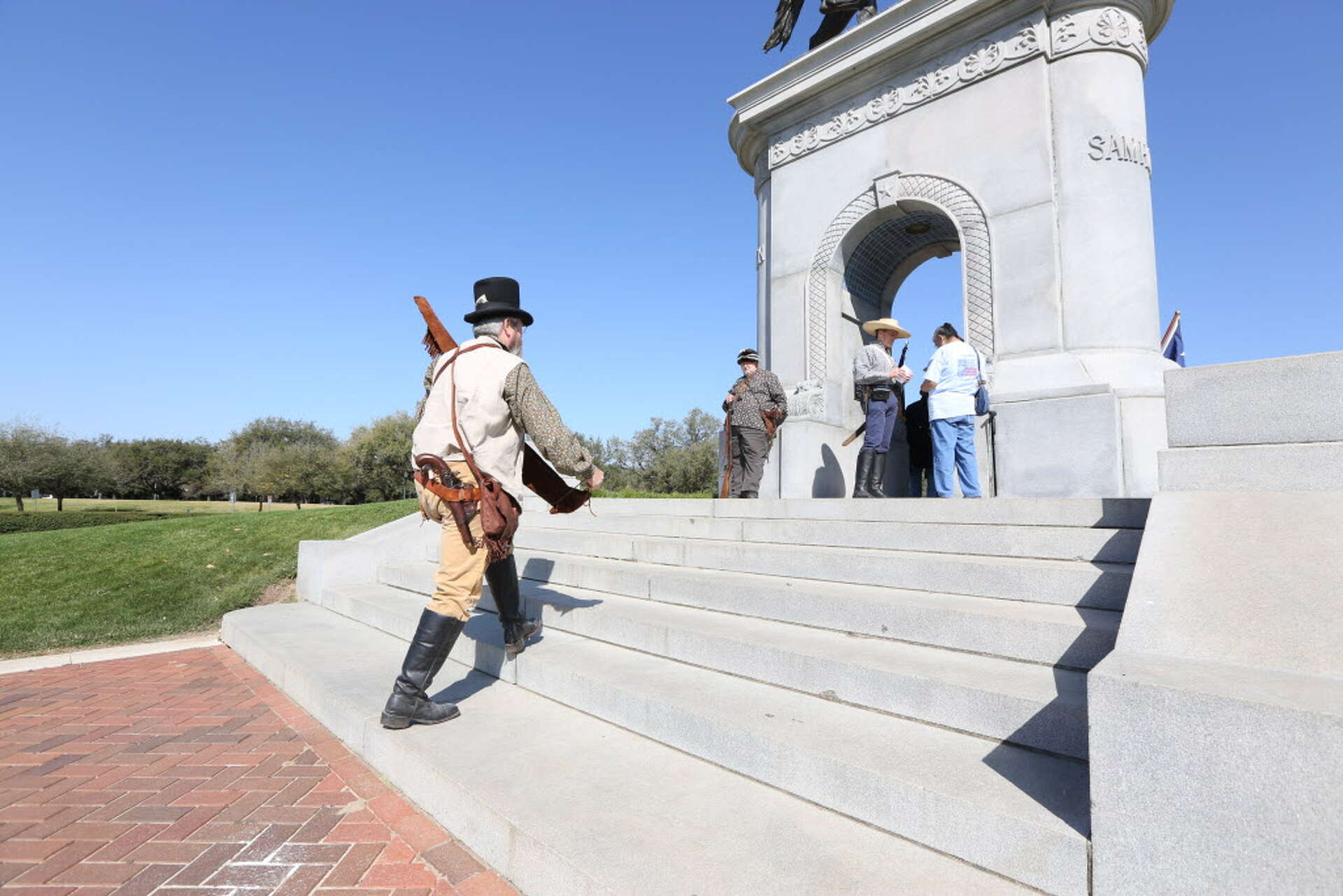 Texas group calls for removal of iconic Sam Houston statue from Hermann ...