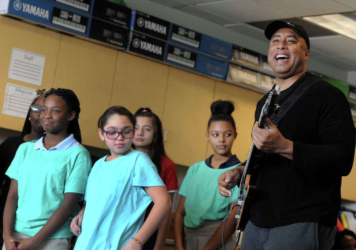 Ex-Yankee Williams makes musical return to Tisdale School