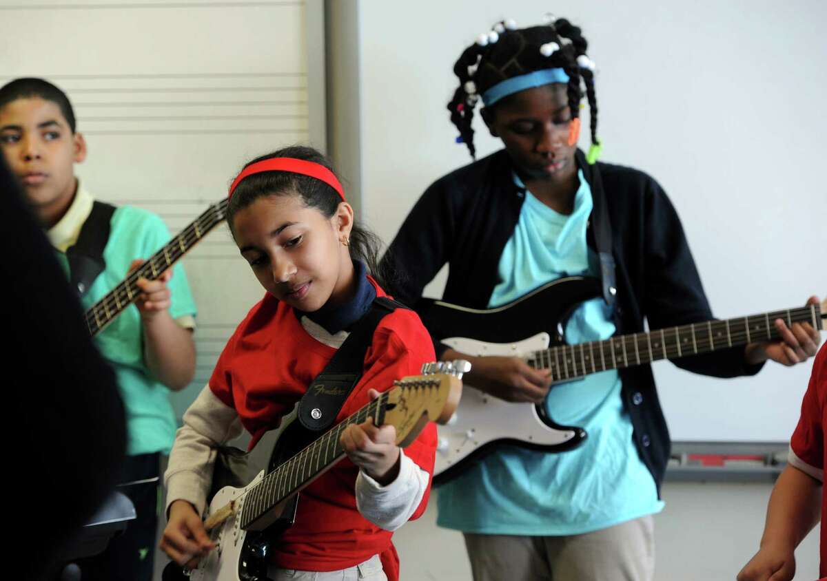 Ex-Yankee Williams makes musical return to Tisdale School