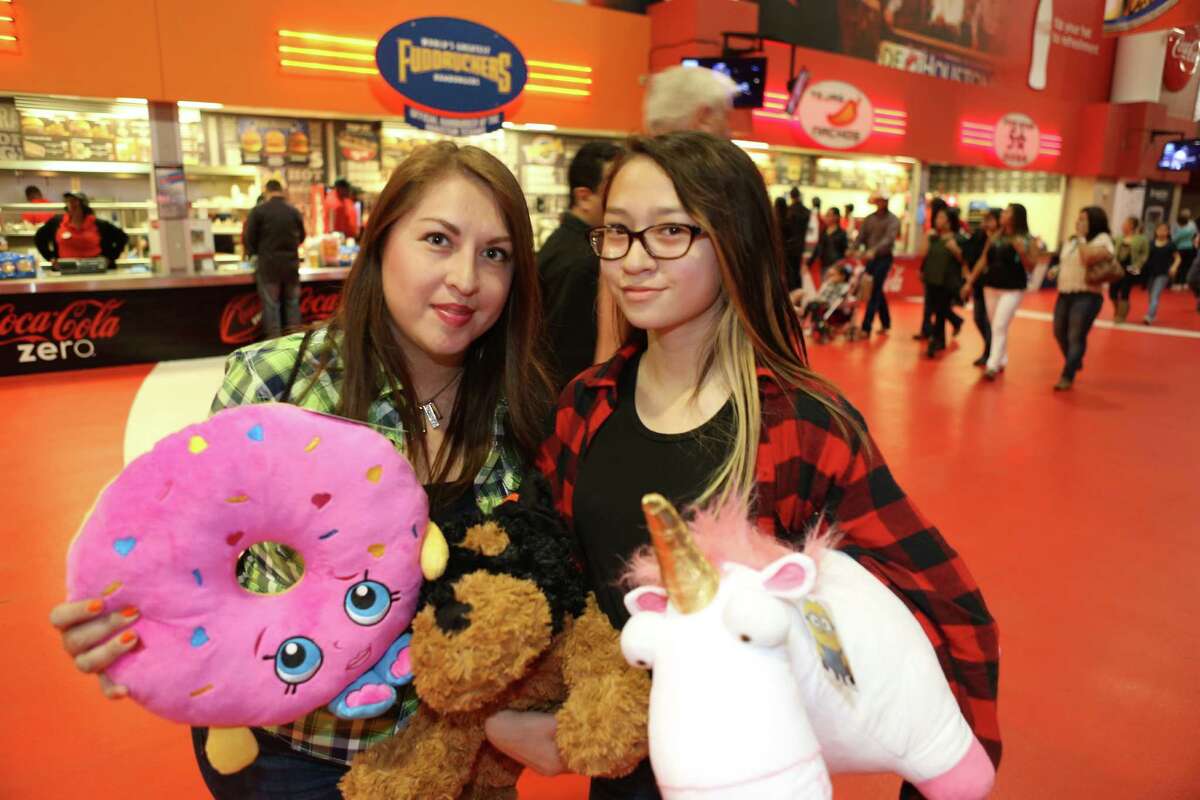 Pitbull brings the same party back to the rodeo