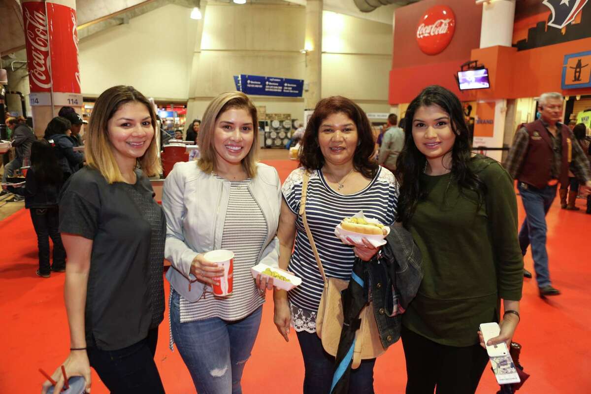 Pitbull brings the same party back to the rodeo