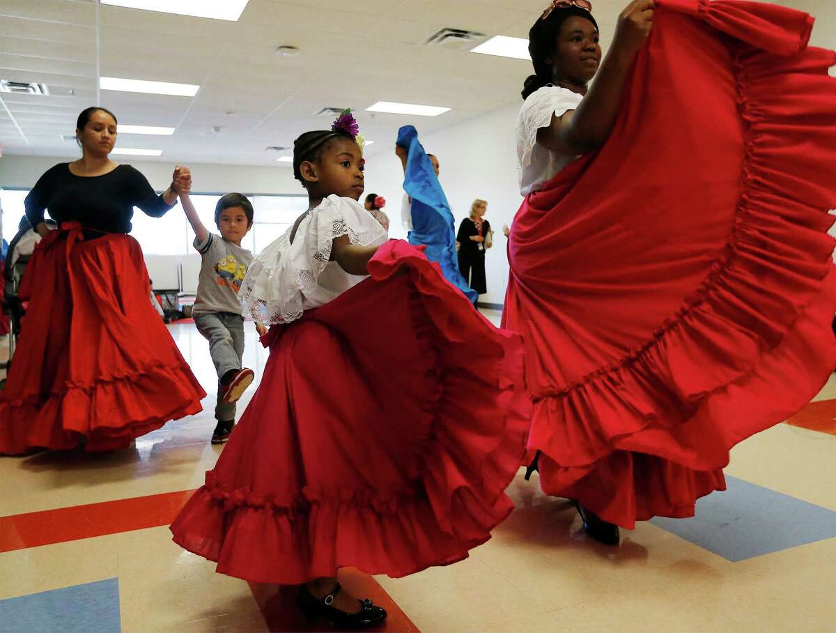 Toddlers and parents strengthen bonds through Folklorico dance classes