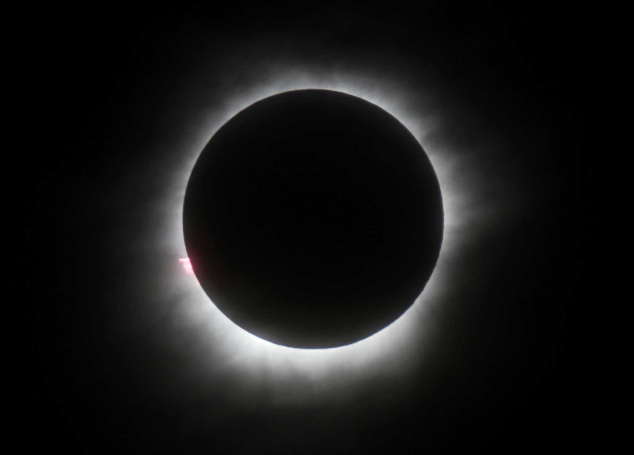 Flight to Hawaii promises prime view of total solar eclipse
