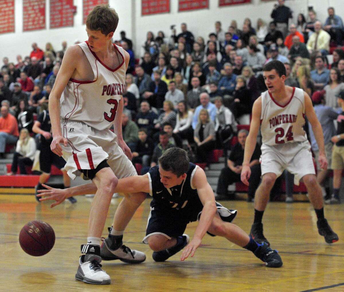 Pomperaug pulls away from Lyman Hall to advance to Class L quarterfinals