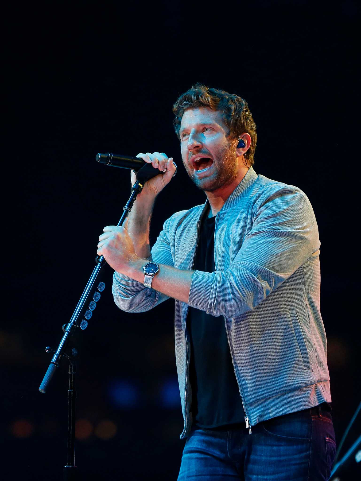 Brett Eldredge's voice adapts to different genres