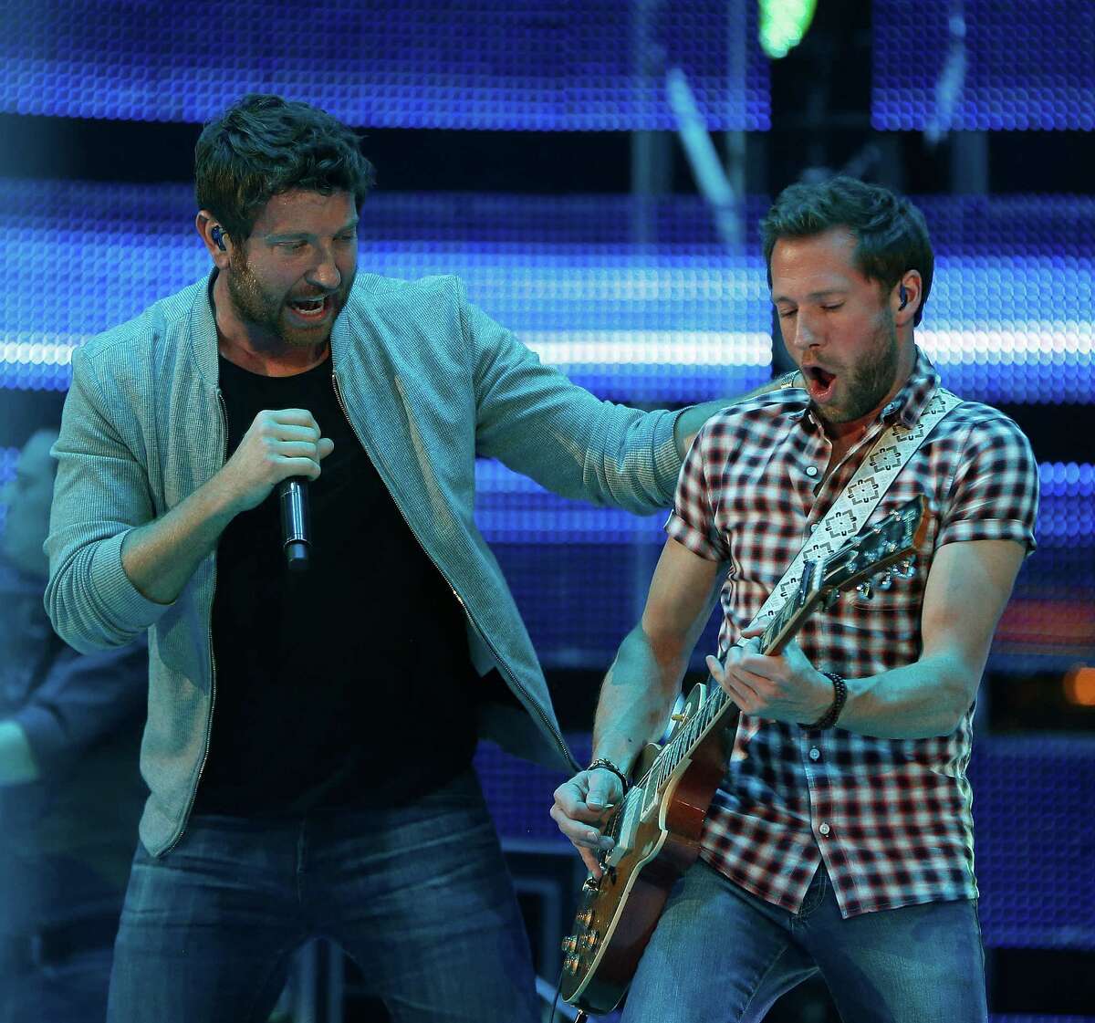 Brett Eldredge's voice adapts to different genres