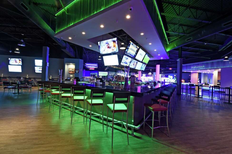 New photos: Rotterdam mall adds entertainment spaces