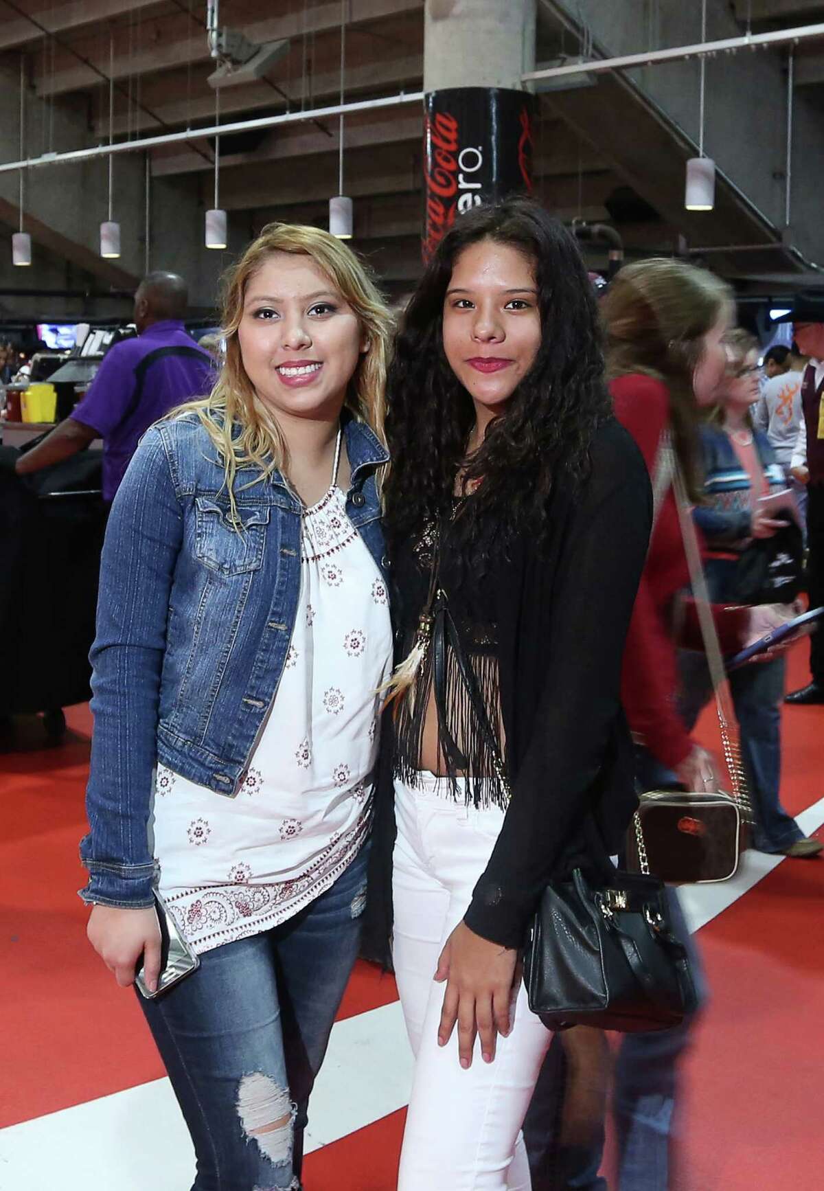 Country star Luke Bryan rules the rodeo