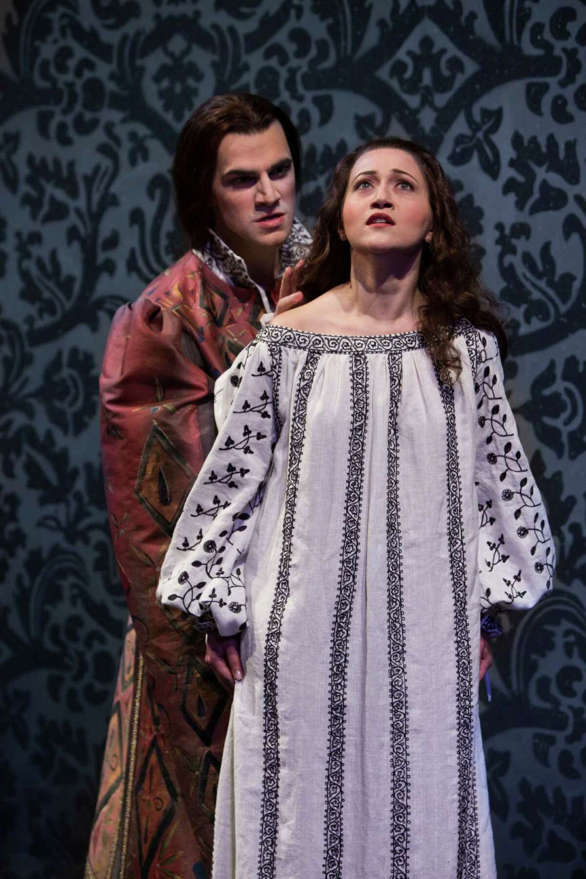 A bridge for operatic beginnings