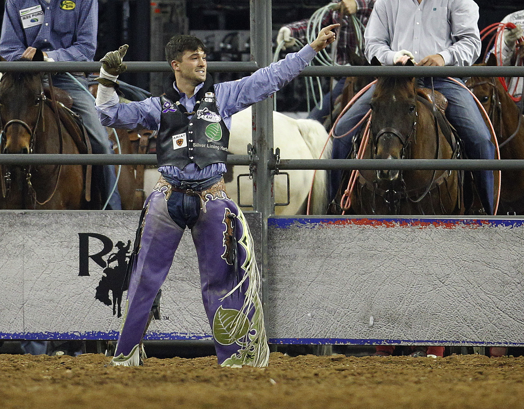 Bareback rider Caleb Bennett dominates Super Series IV at RodeoHouston