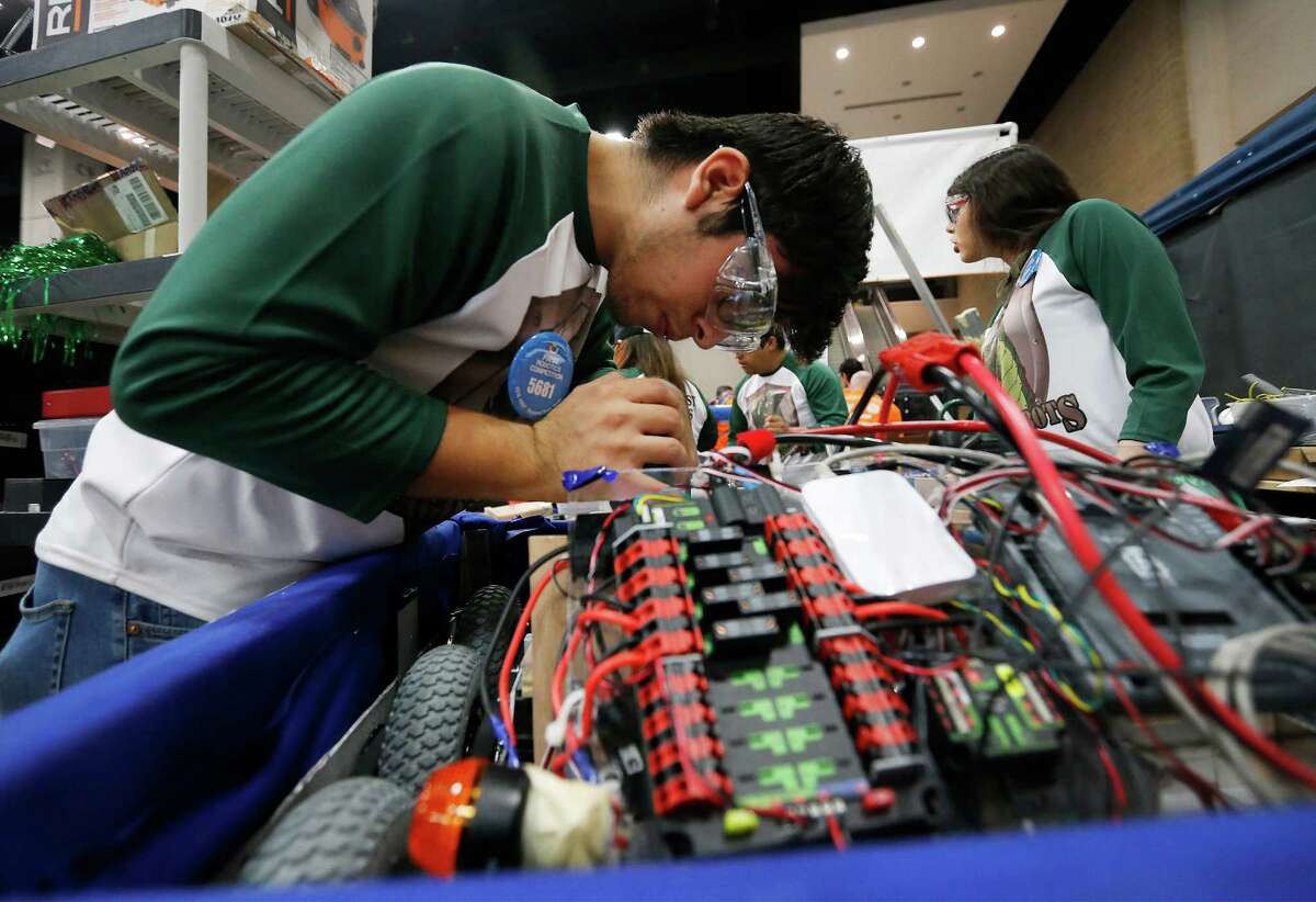 FIRST Robotics Competition teaches students skills, lets them have fun