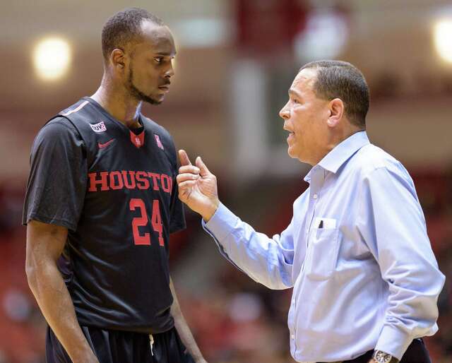 UH basketball coach Kelvin Sampson agrees to restructured contract
