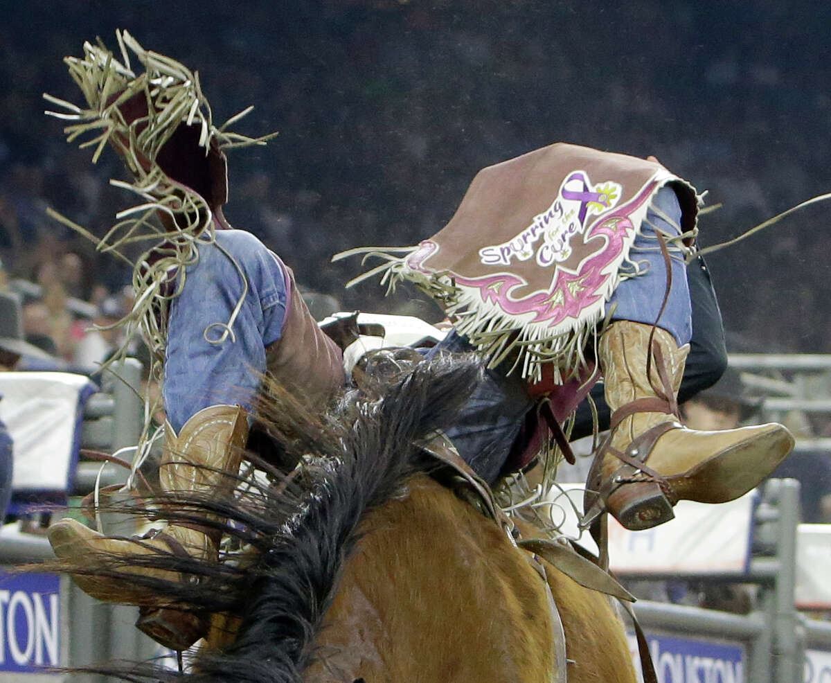 Texas man rides horse into Taco Bell