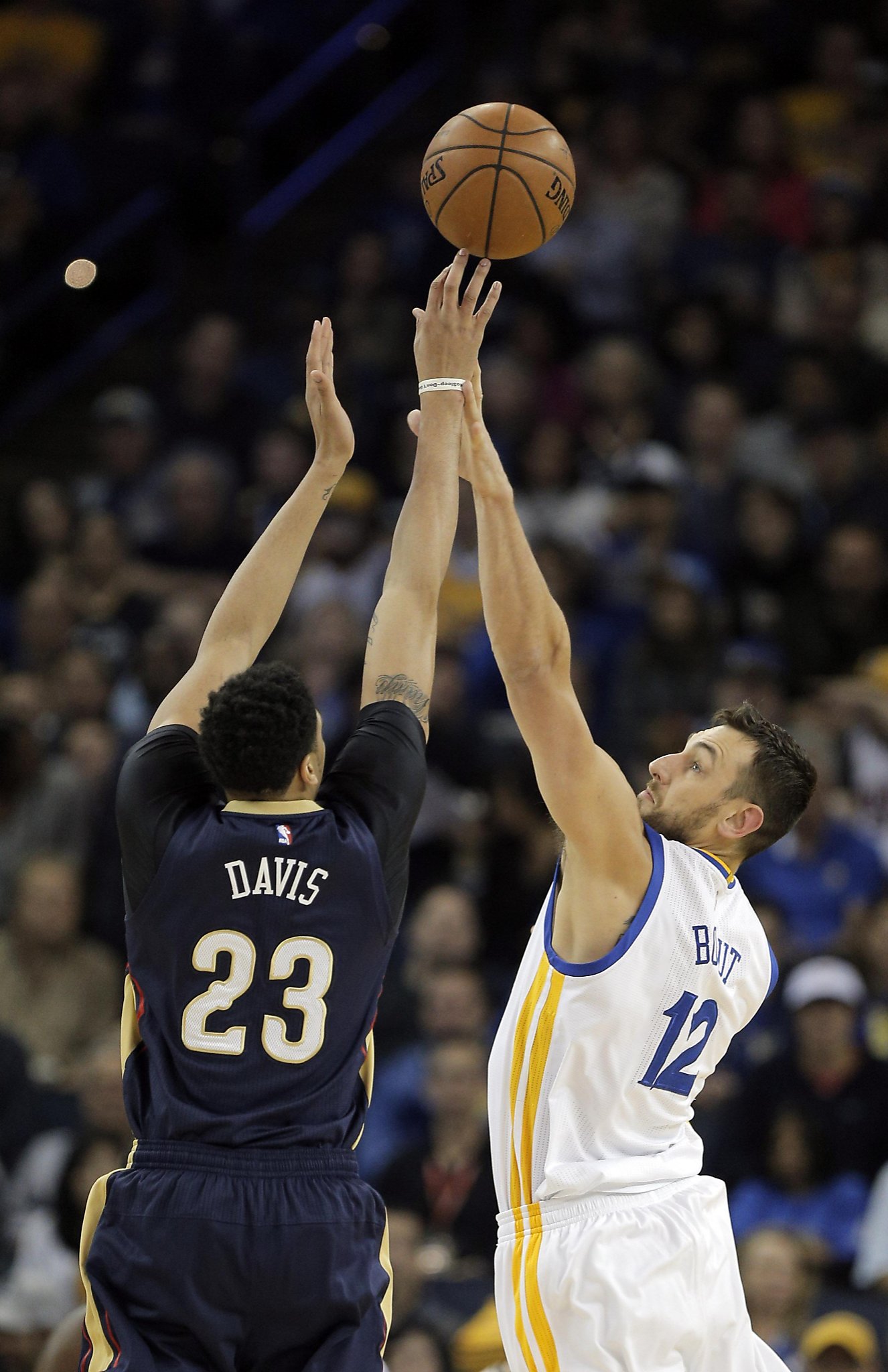 Andrew Bogut’s rare 3-pointer highlights Warriors’ victory