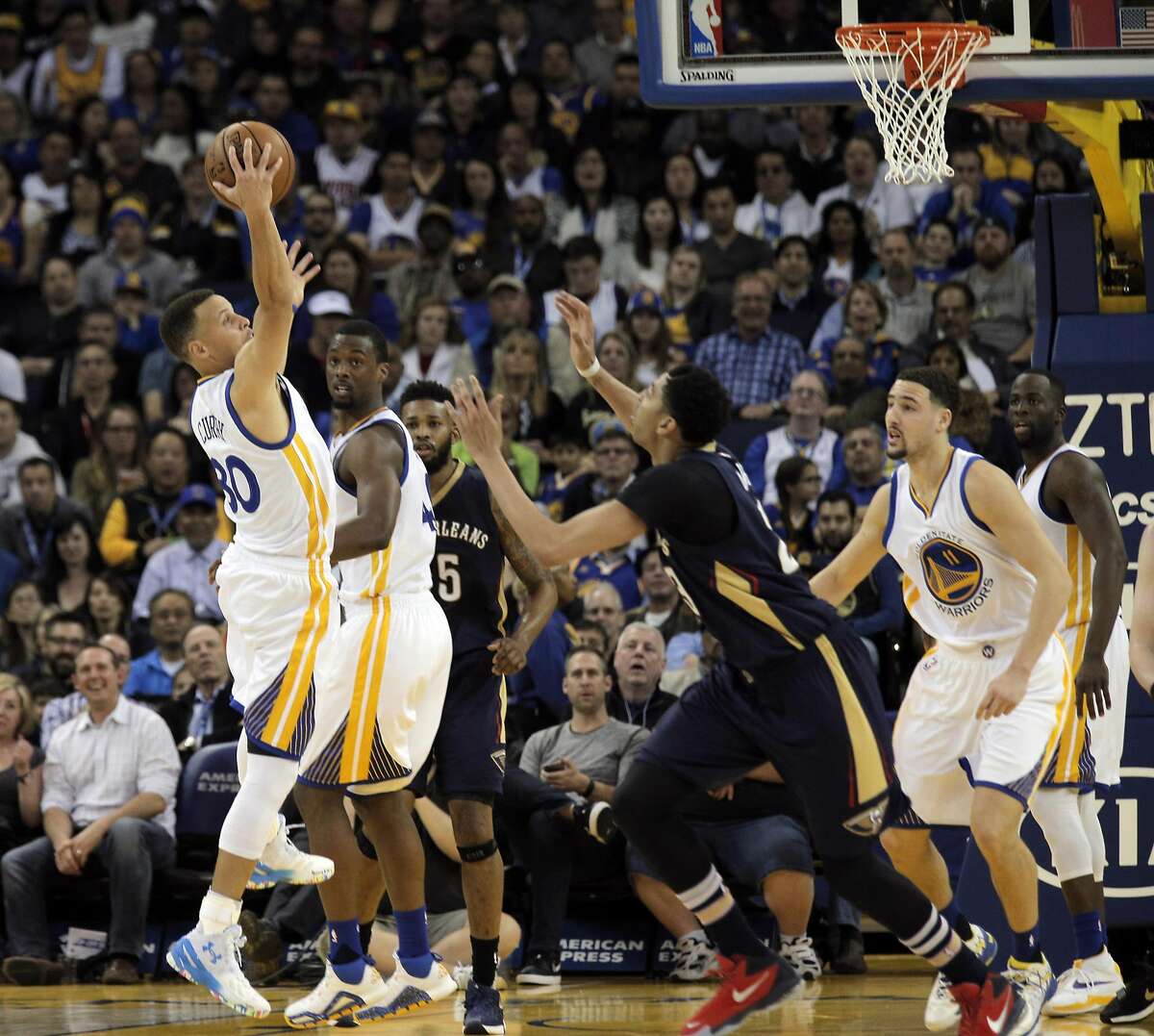 Andrew Bogut’s rare 3-pointer highlights Warriors’ victory