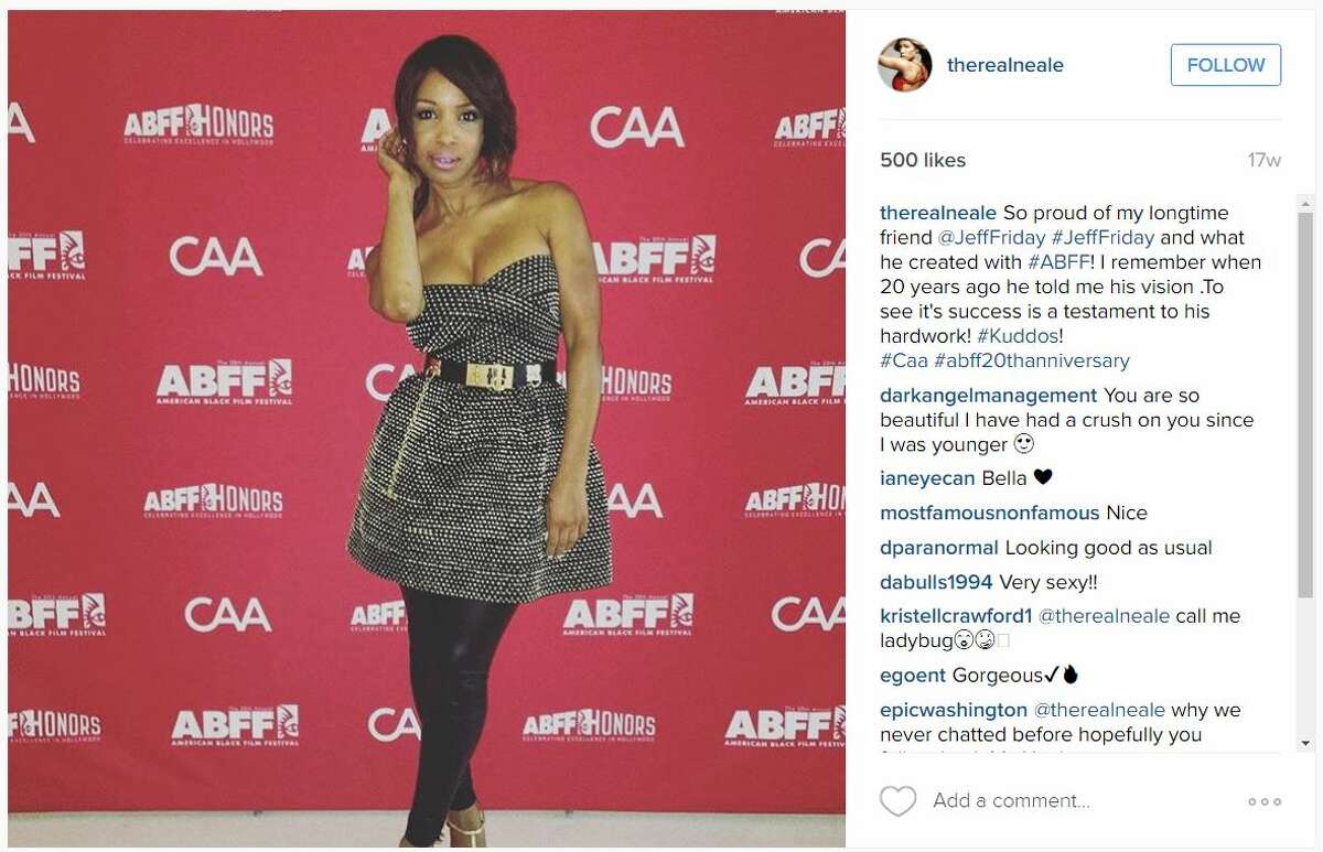 Actress Elise Neal, 50, shows off curvy figure in black bikini, proves ...