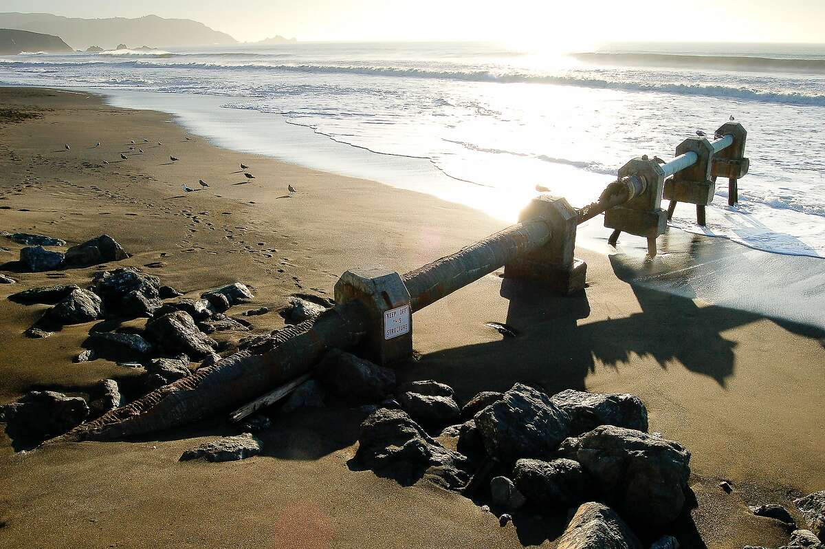 El Niño uncovers Pacifica's drainage pipe 'ruins'