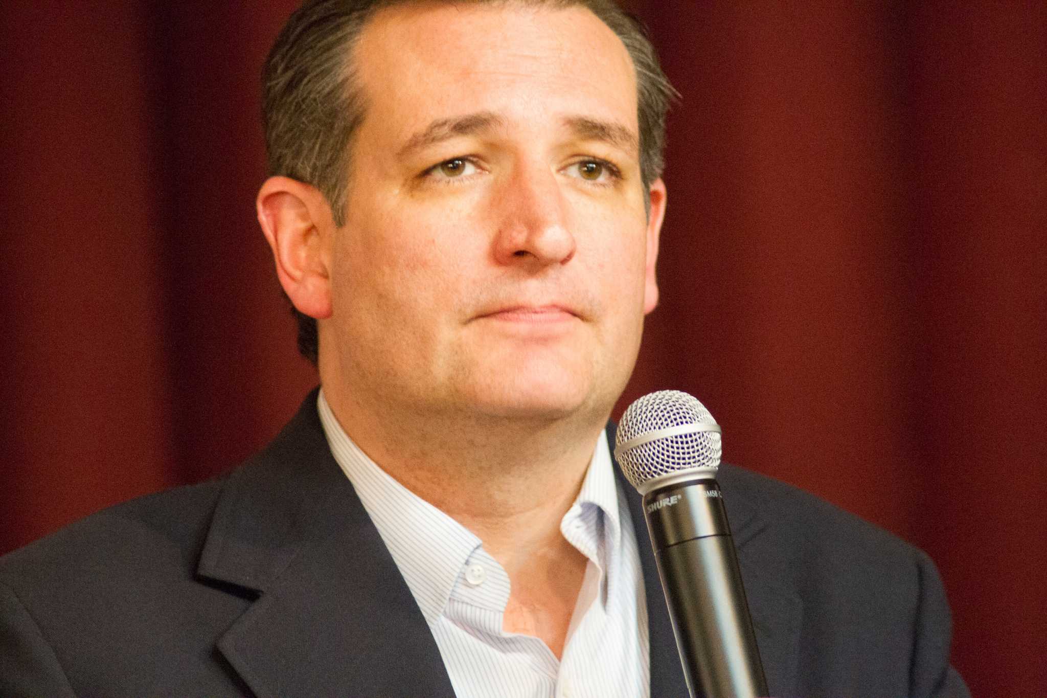 No, Ted Cruz is not Stryper's lead singer Michael Sweet