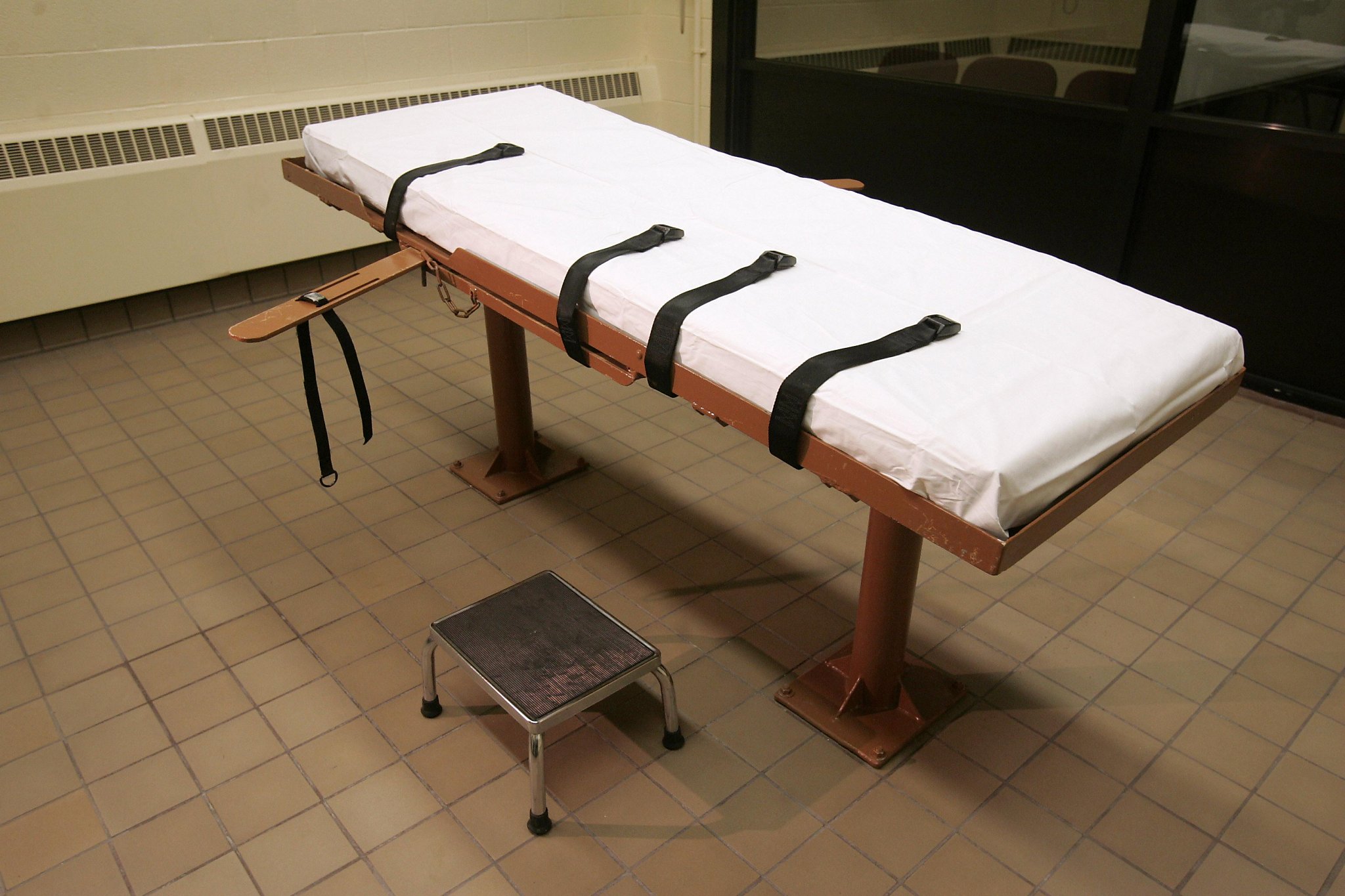Inmate who survived ’09 execution can be put to death, court says