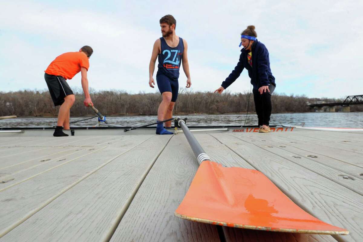 Rowers take to Hudson River