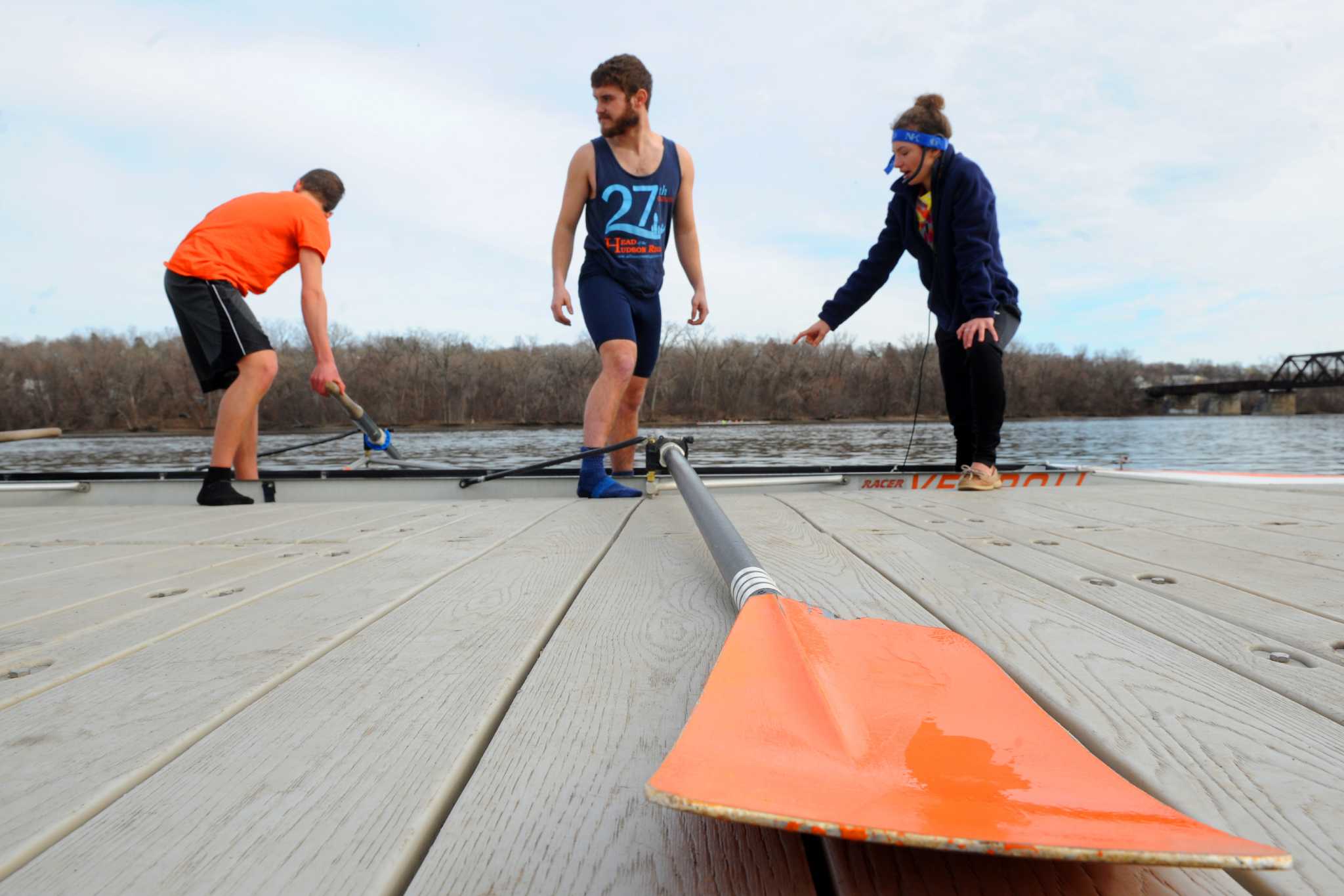 Rowers take to Hudson River
