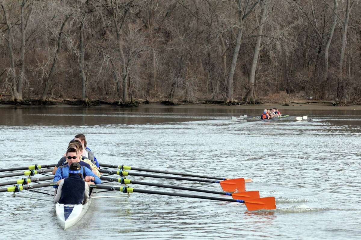 Rowers take to Hudson River