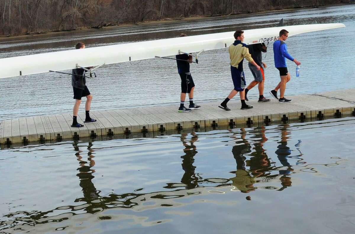 Rowers take to Hudson River