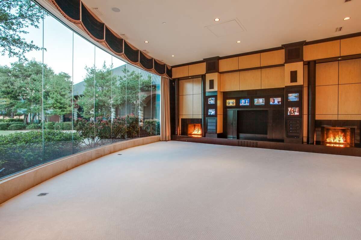 Former Texas mansion of Dallas Cowboys star Deion Sanders sees massive ...