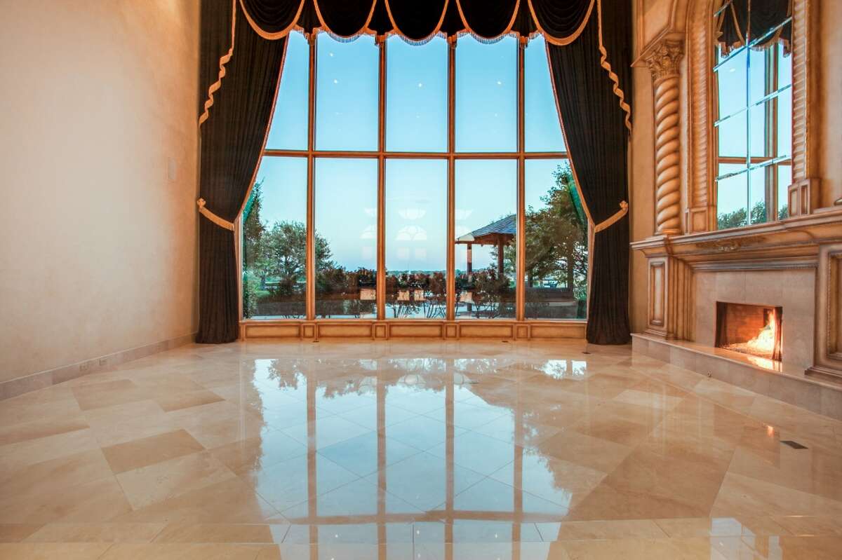 Former Texas mansion of Dallas Cowboys star Deion Sanders sees massive ...