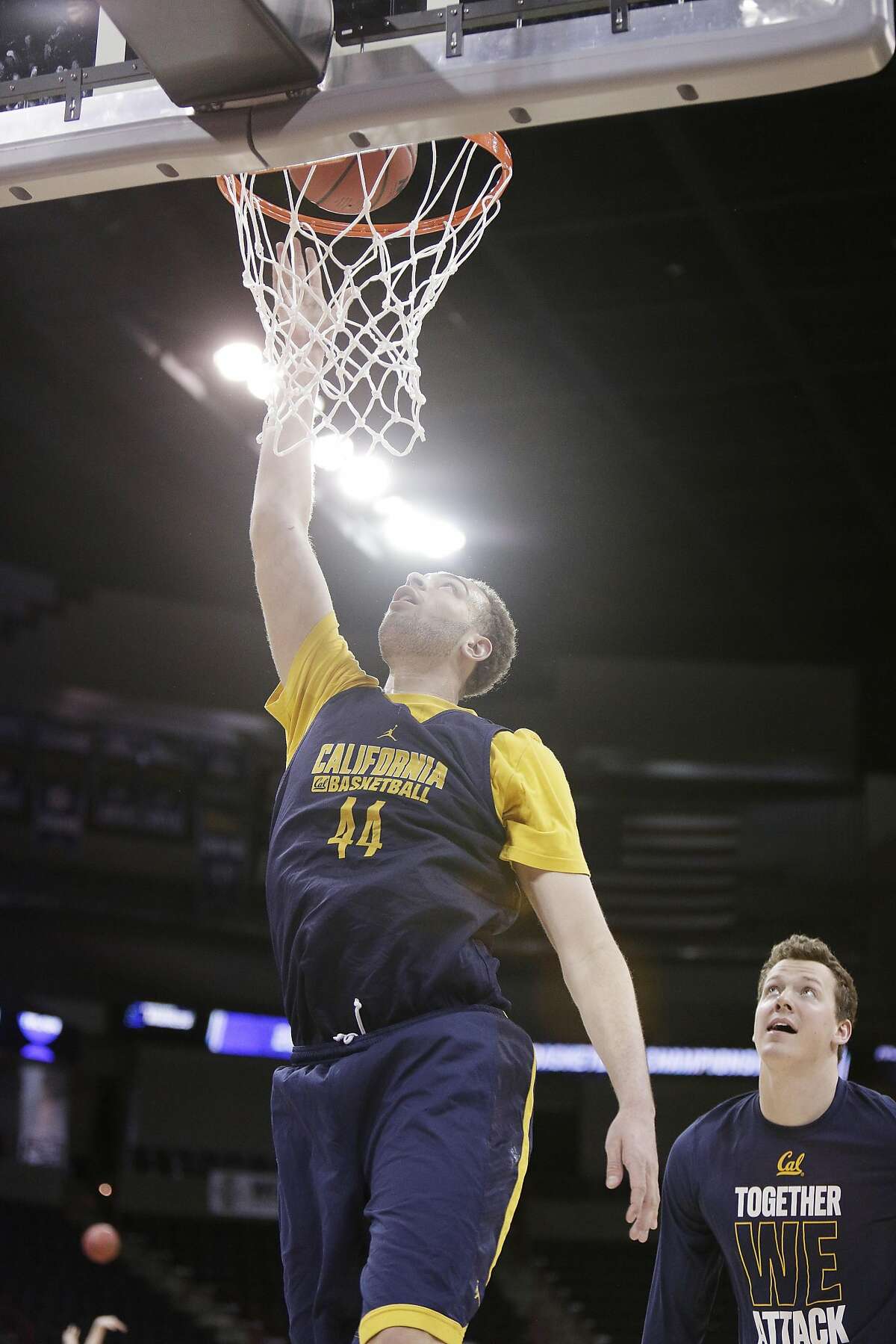Cal men win exhibition opener without Rabb