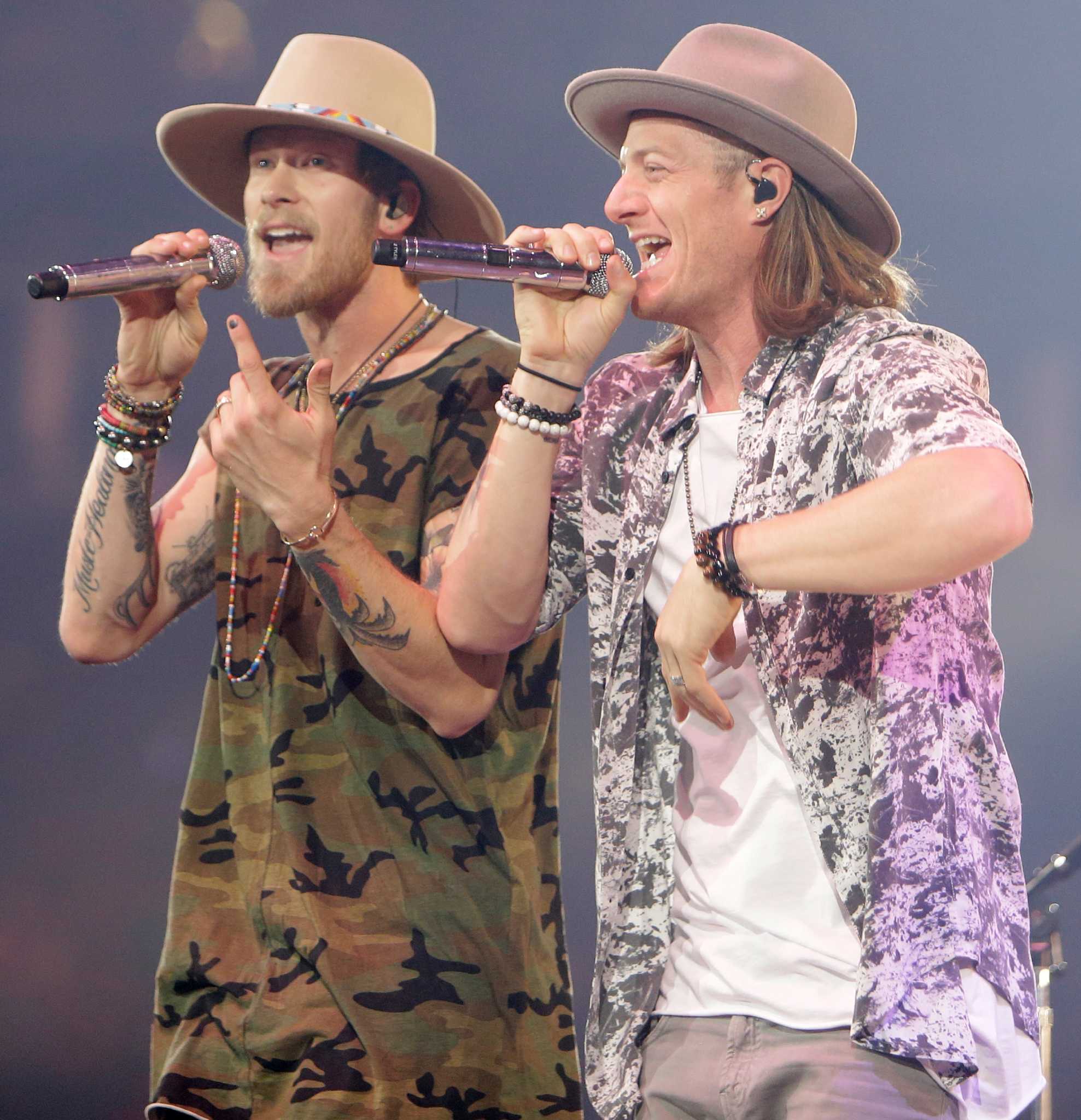 Florida Georgia Line engages fans with genre-hopping sound