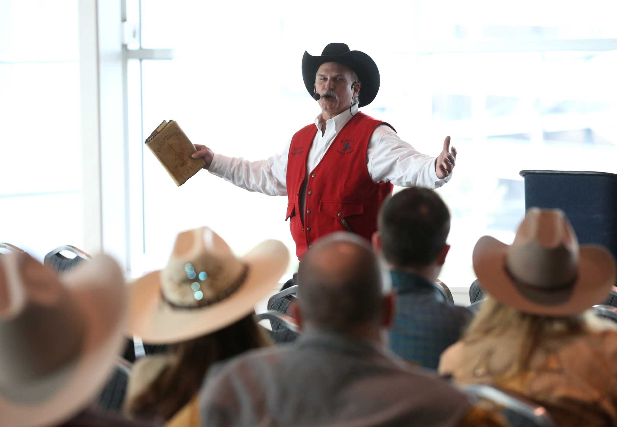 At the Houston Rodeo, Cowboy Church endures with faith and devotion ...