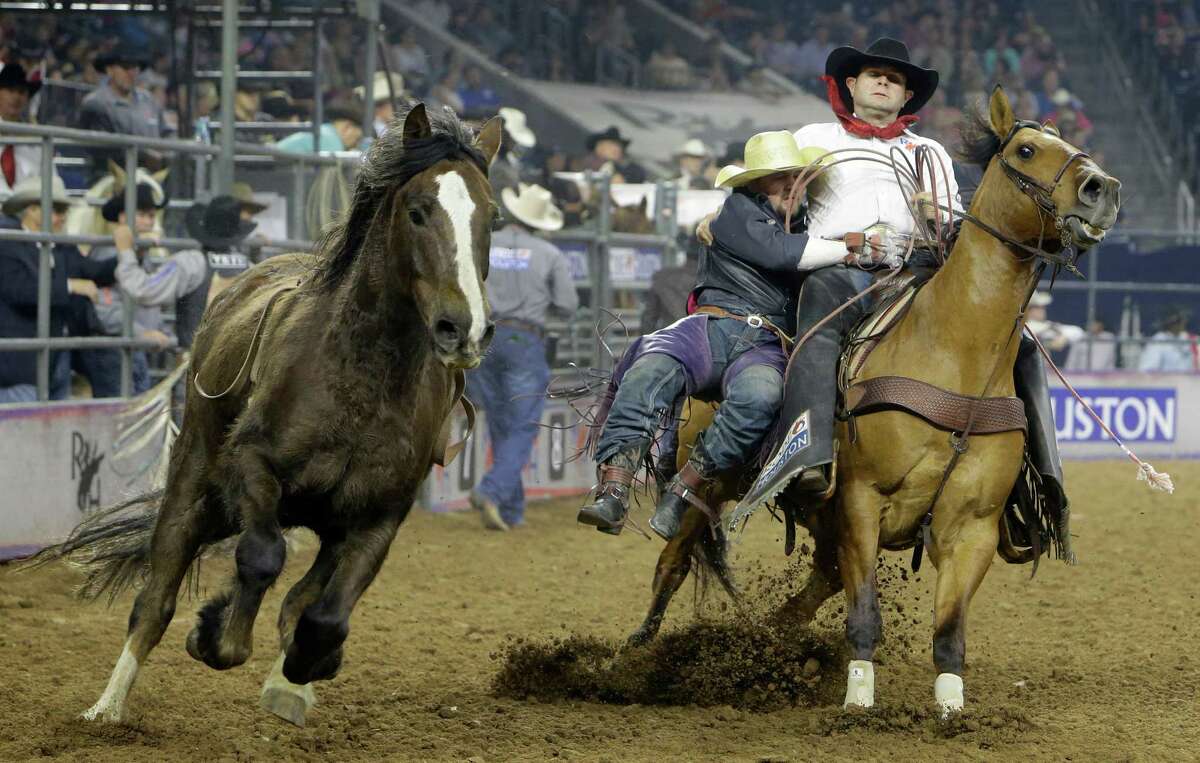 Texas man rides horse into Taco Bell