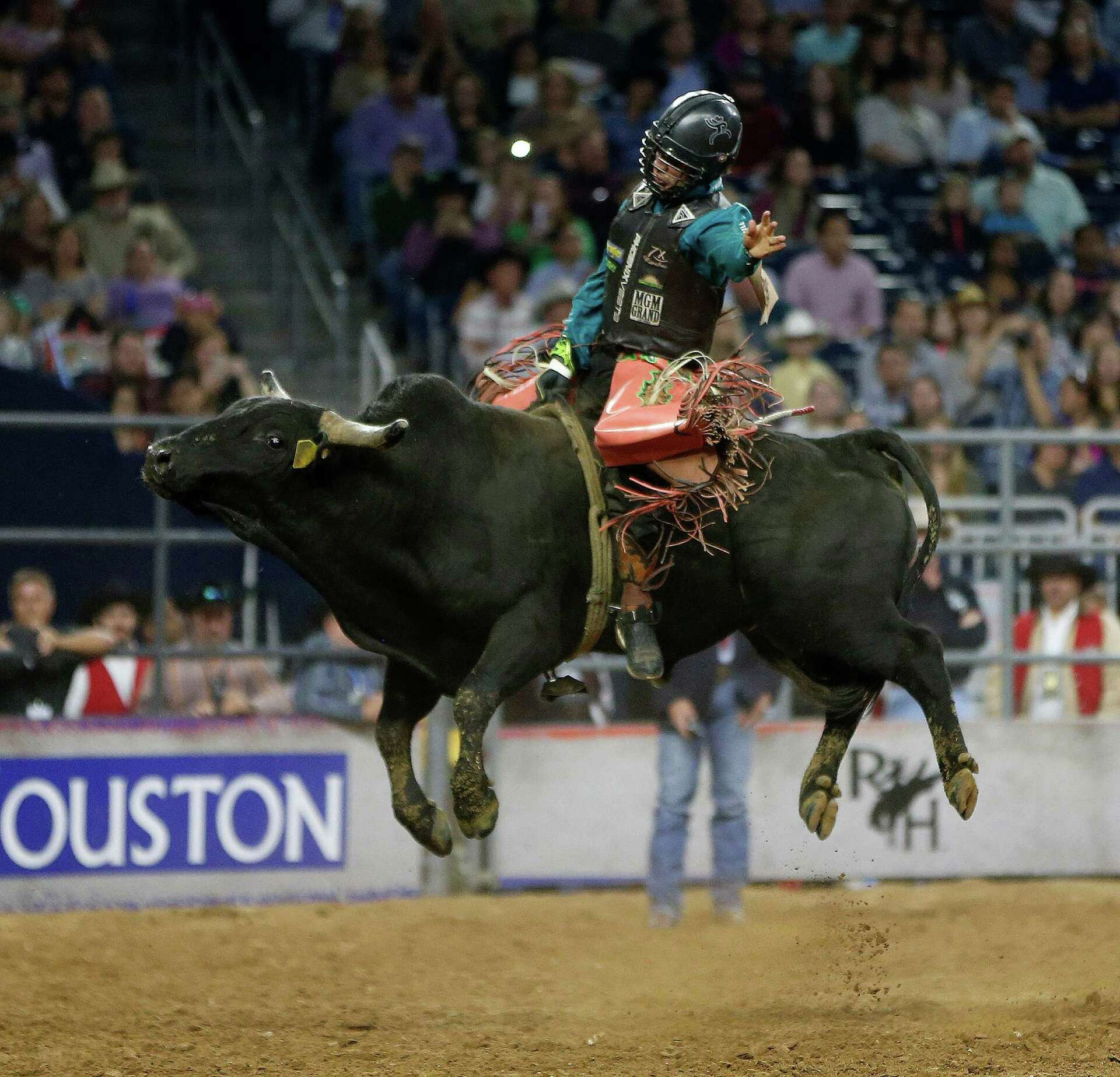 Texas man rides horse into Taco Bell