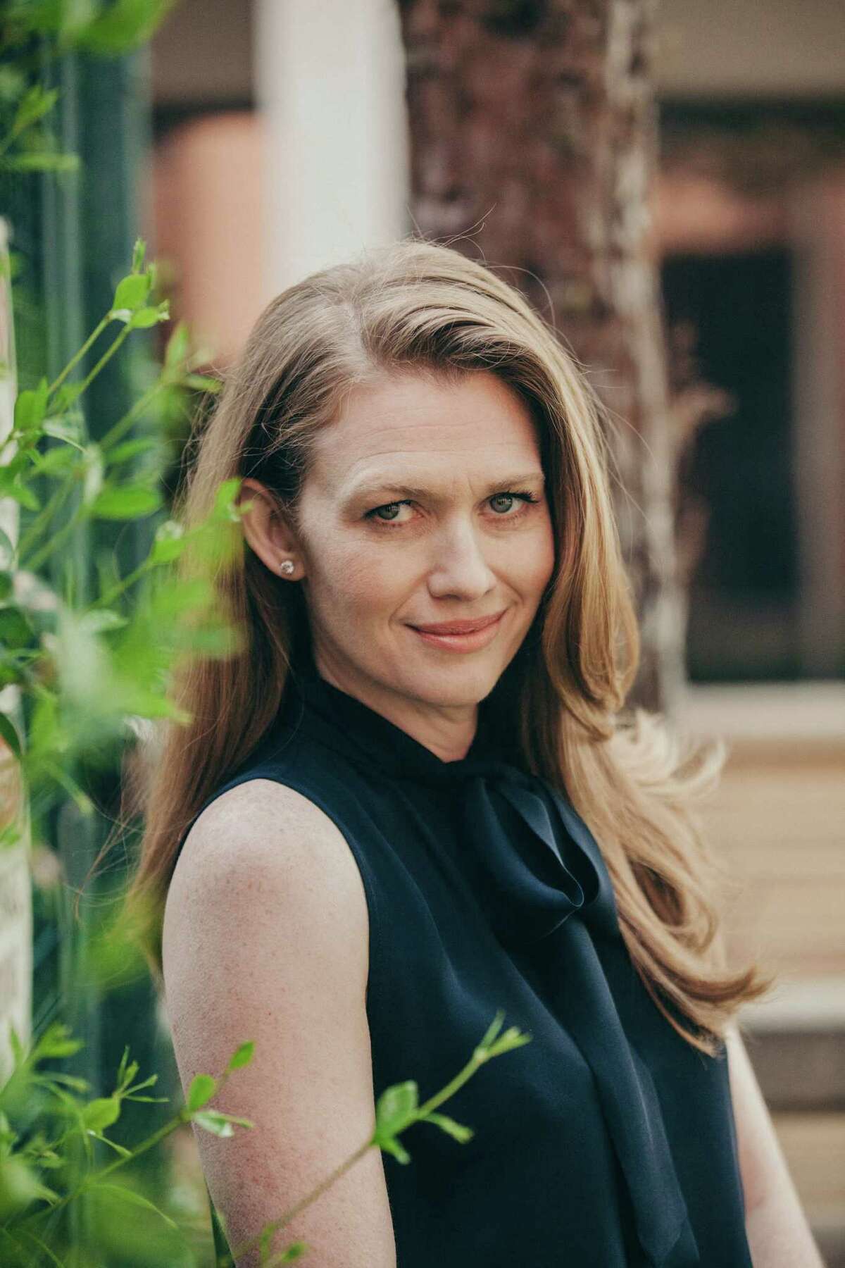 With 'The Catch,' Mireille Enos takes a break from the bleak