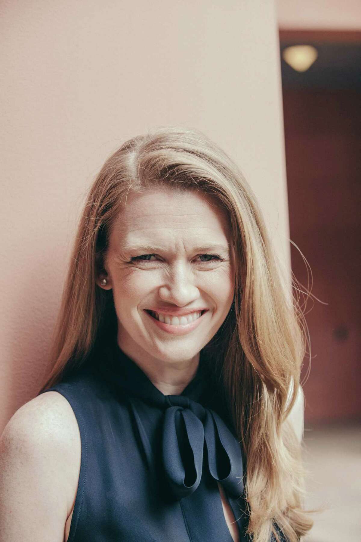 With 'The Catch,' Mireille Enos takes a break from the bleak