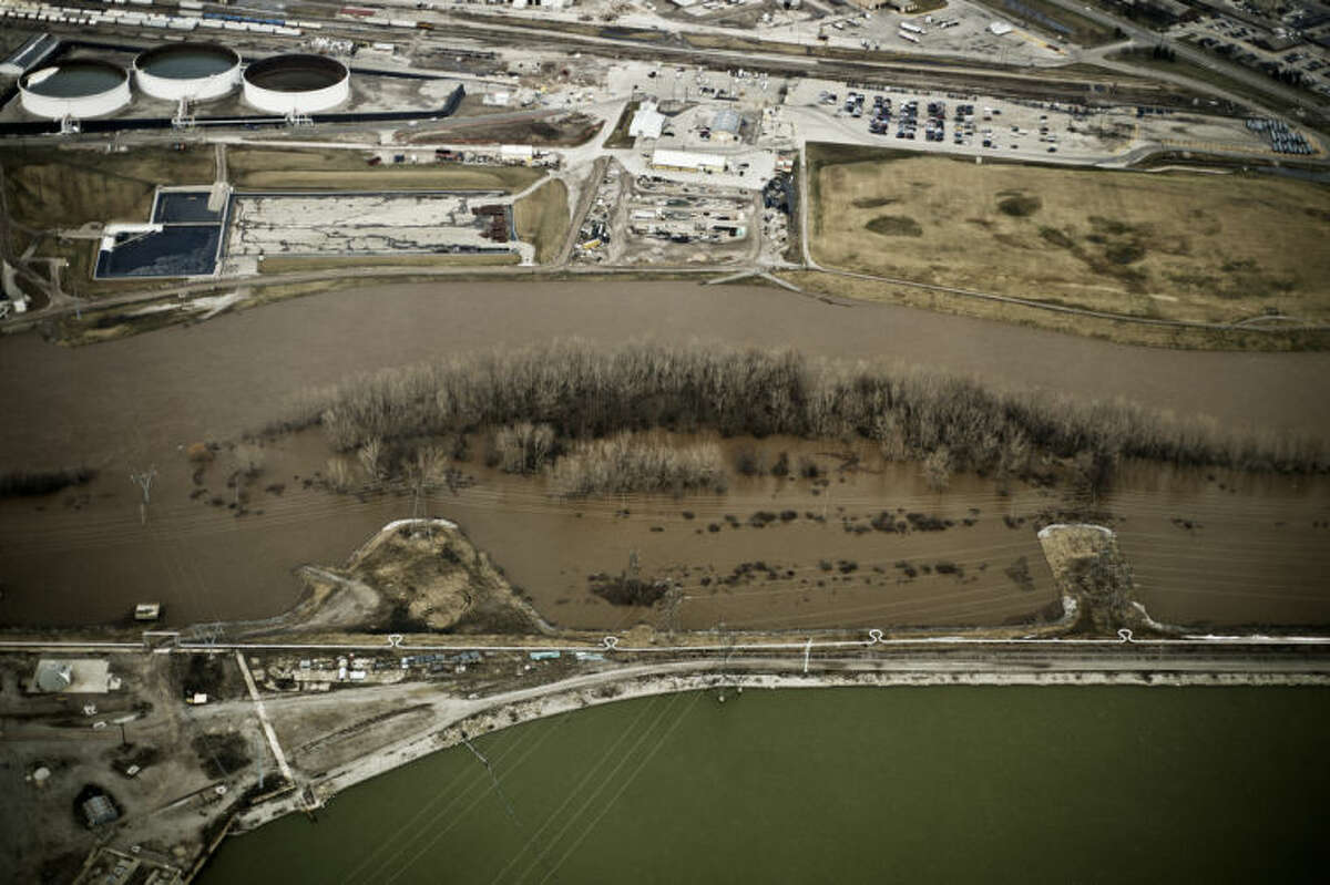 Tittabawassee River crests at 28.26; flood warning remains in effect ...