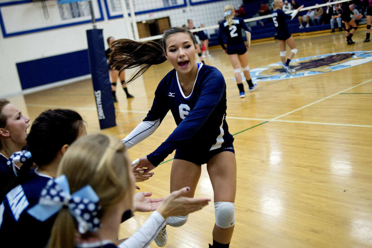 Clare sweeps Meridian in volleyball; photo gallery posted