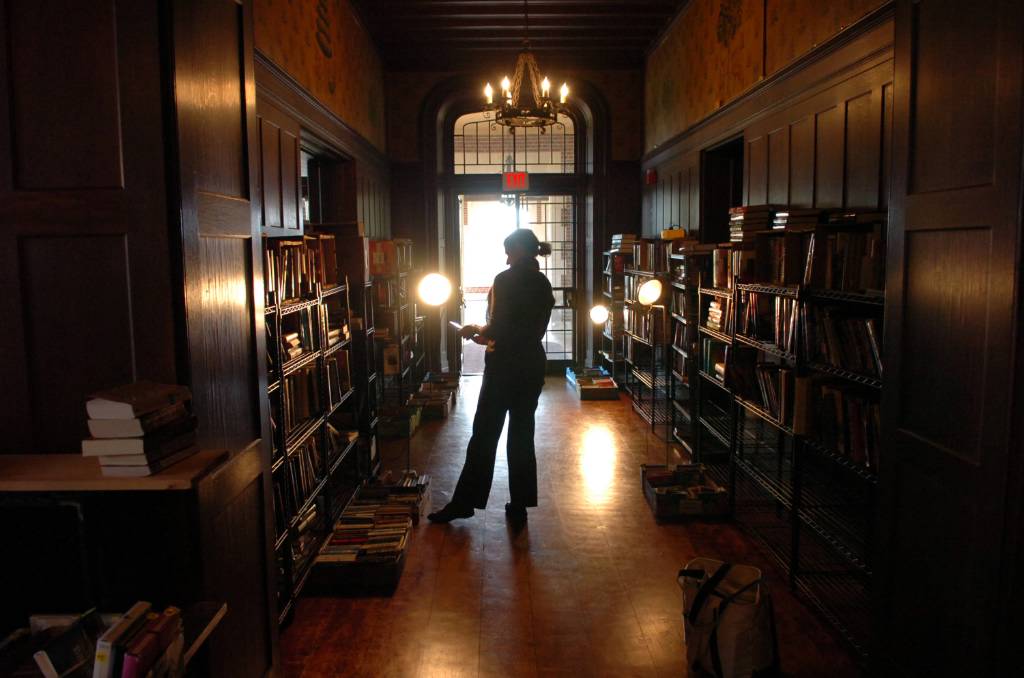 Final chapter for Smith College book sale