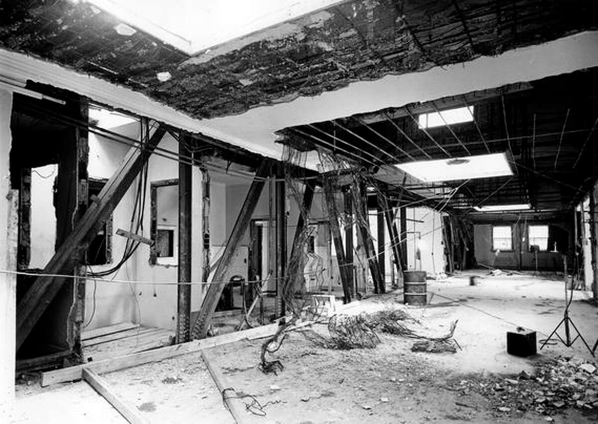 Historical photographs show the White House utterly gutted and demolished