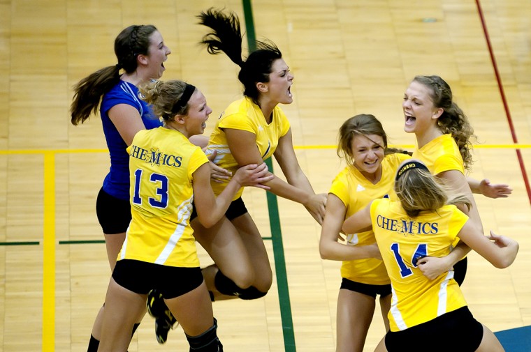 Midland beats Dow in SVL volleyball opener