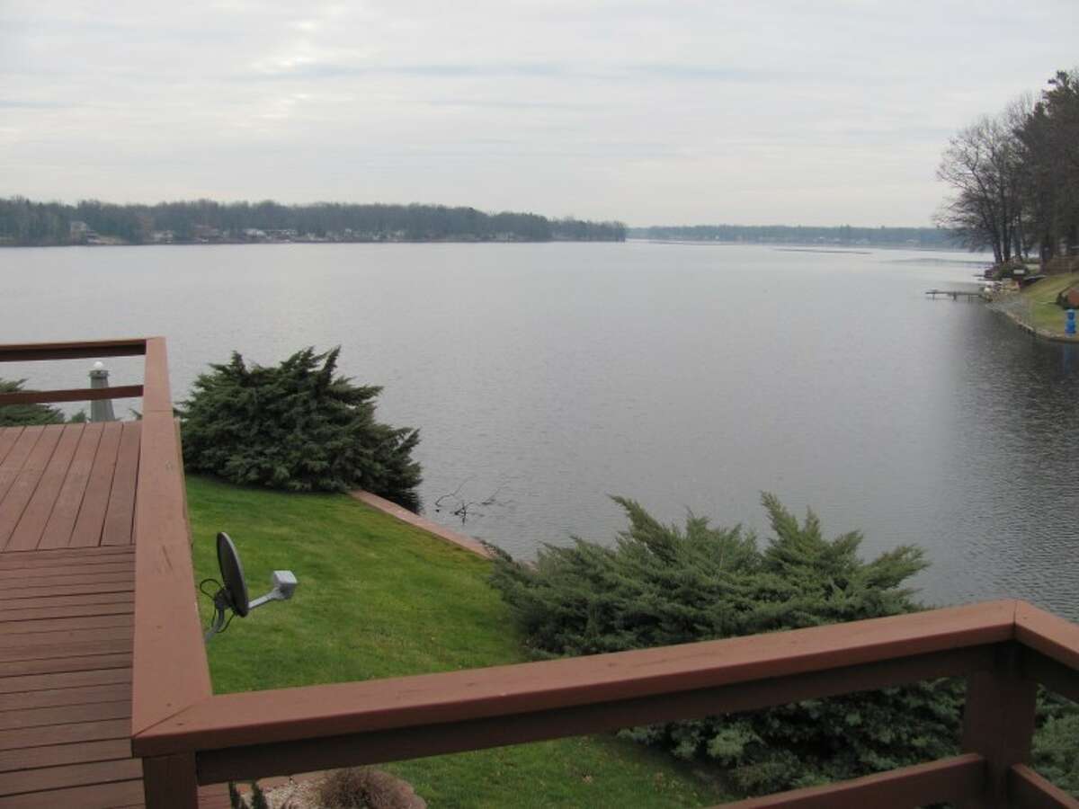 Truly Lakeside: House surrounded by water on three sides