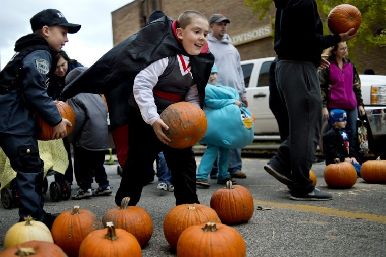 Hundreds enjoy annual Pumpkin Festival