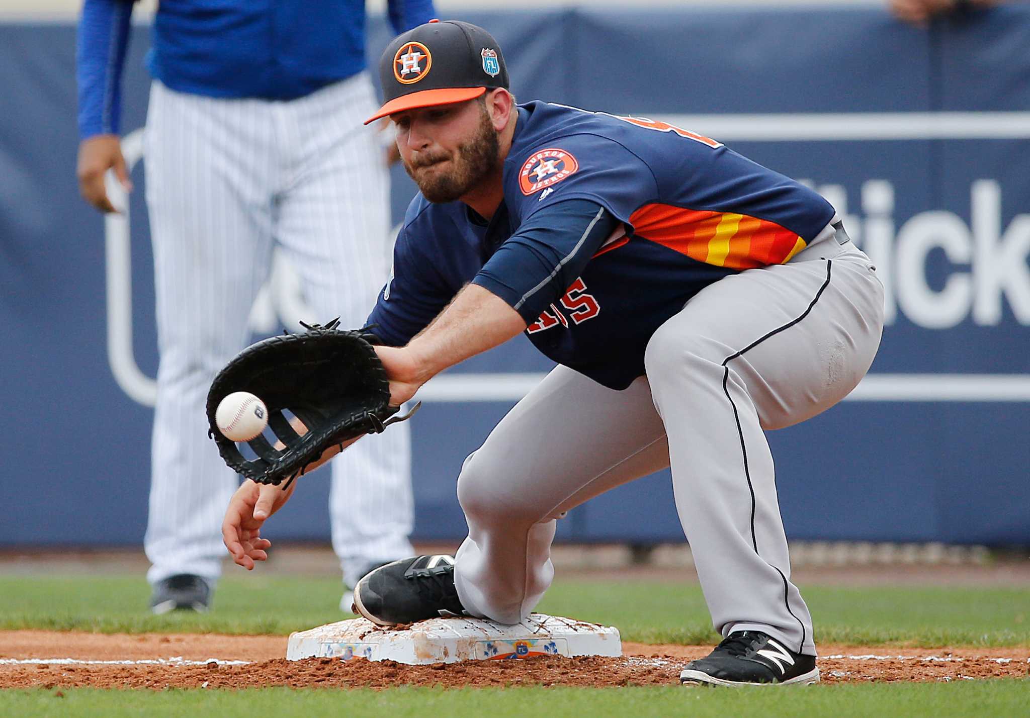 Astros rookie Tyler White gets first big-league start