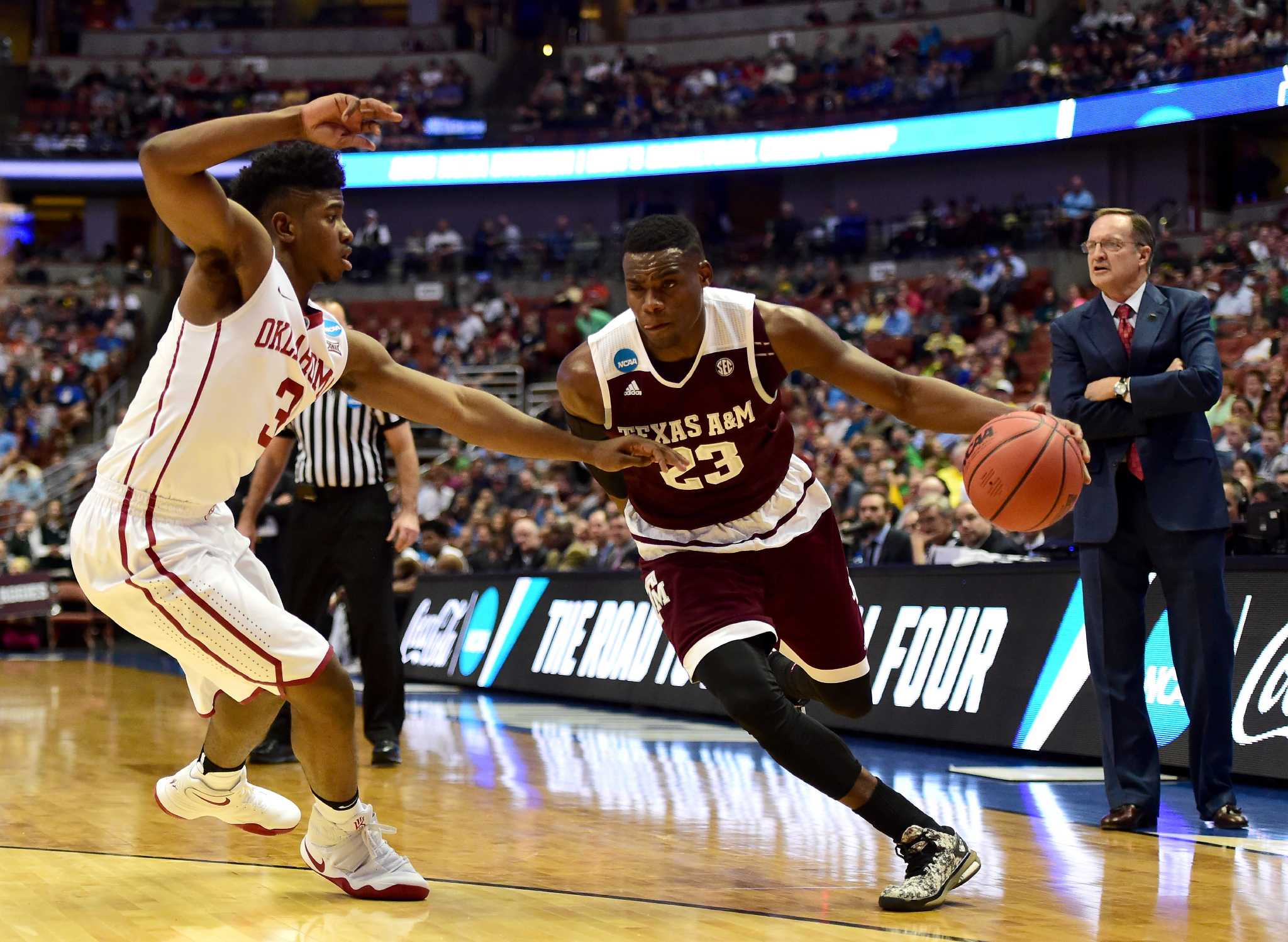 Rockets waive Cam Oliver and Danuel House Jr.