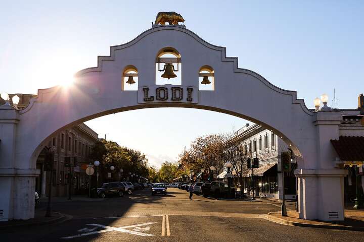 Pedaling the vineyards of Lodi