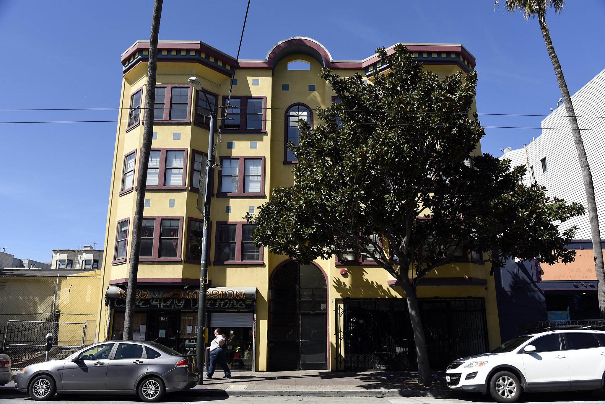 Tony Robbins buys location for SF’s homeless-helping nuns