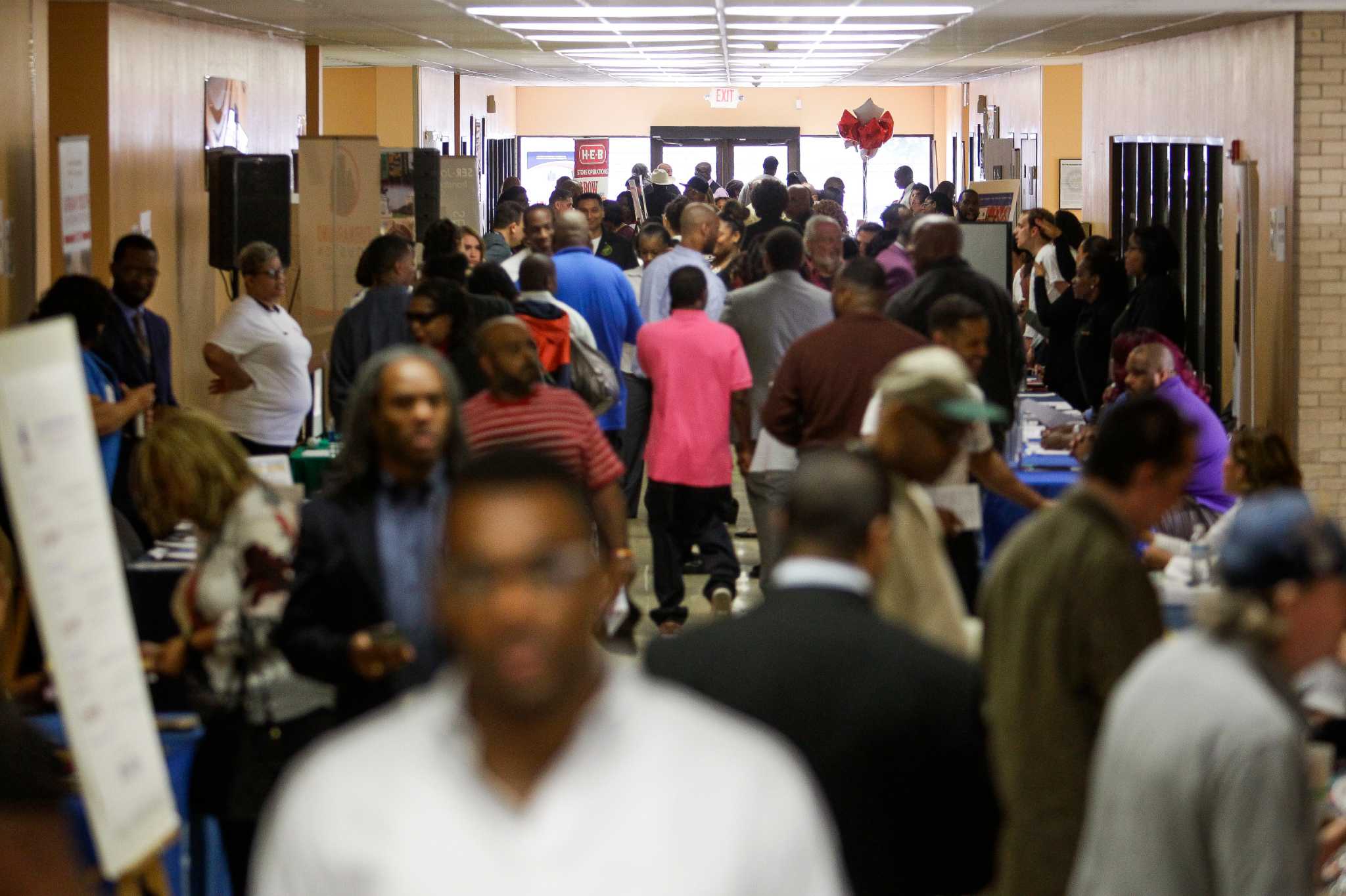 AT&T to hire 500 tech workers from Houston job fair