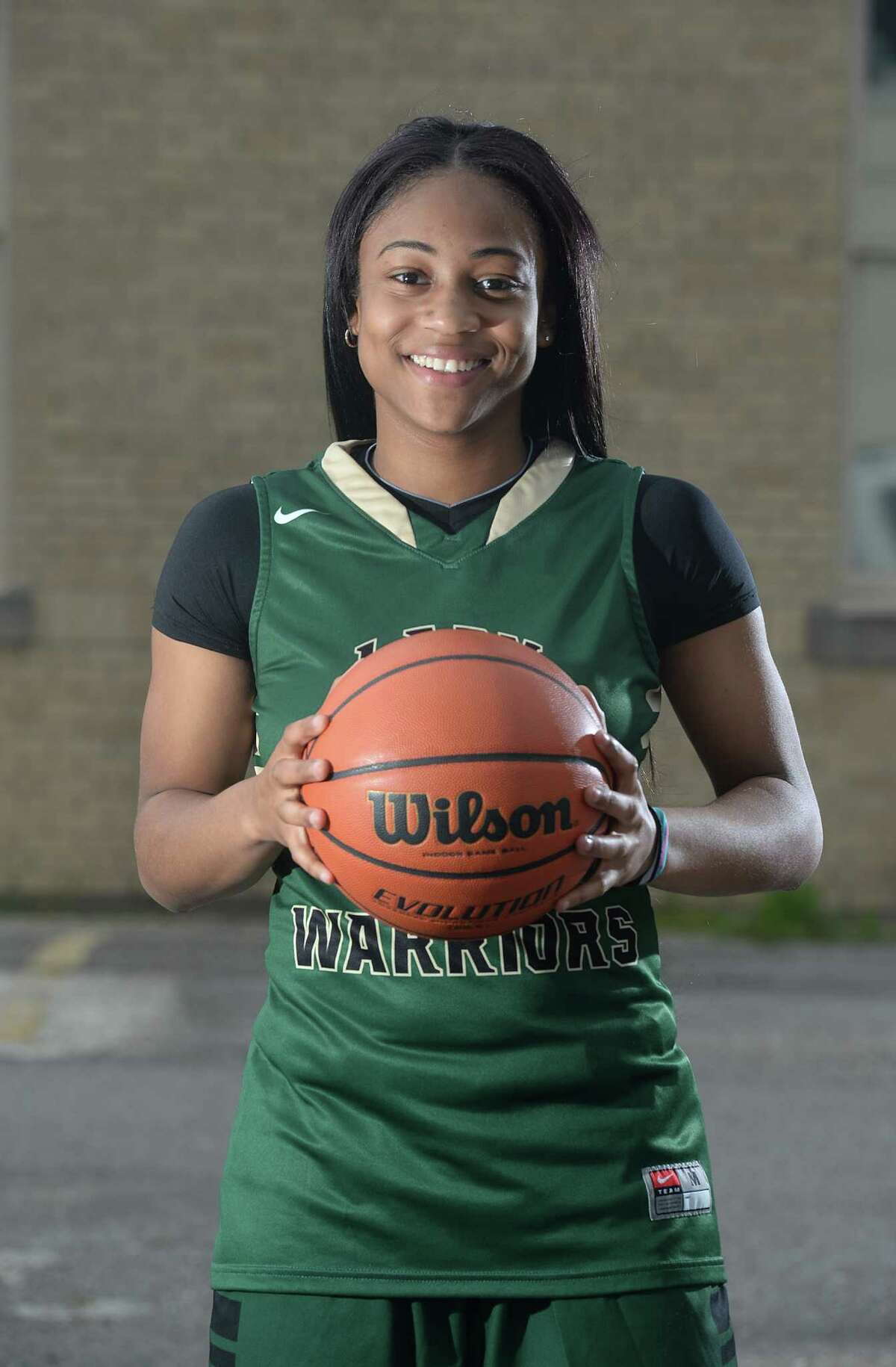 Alexis Morris named 2016 Super Gold Girls Basketball MVP