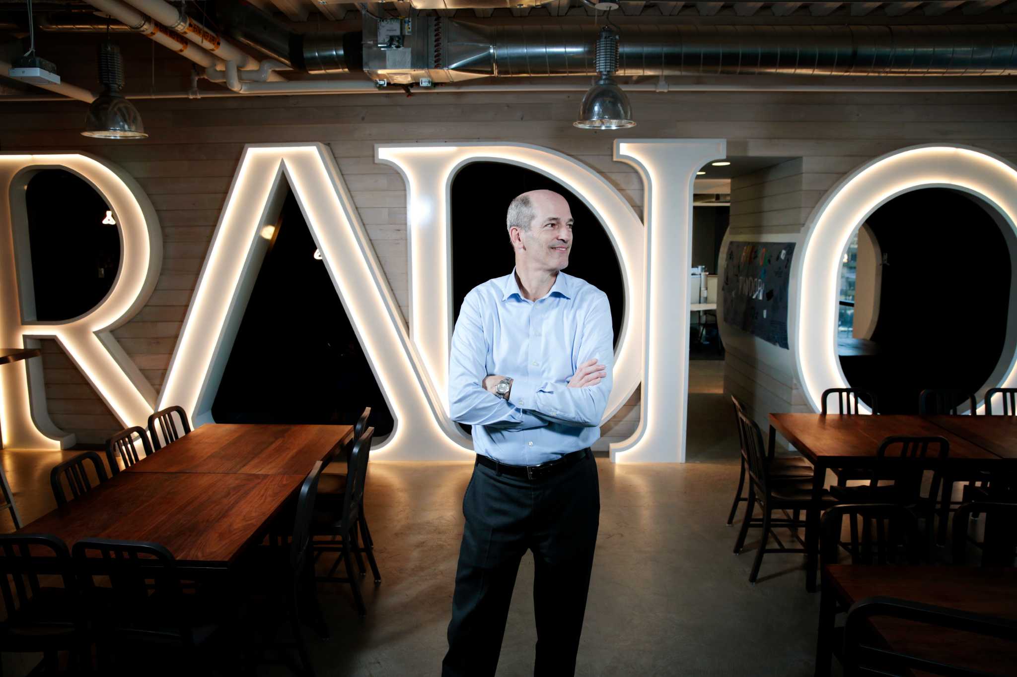 Pandora replaces chief, aiming to reinvent itself midstream